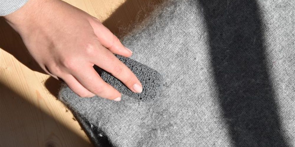 Comment enlever les bouloches sur un pull facilement