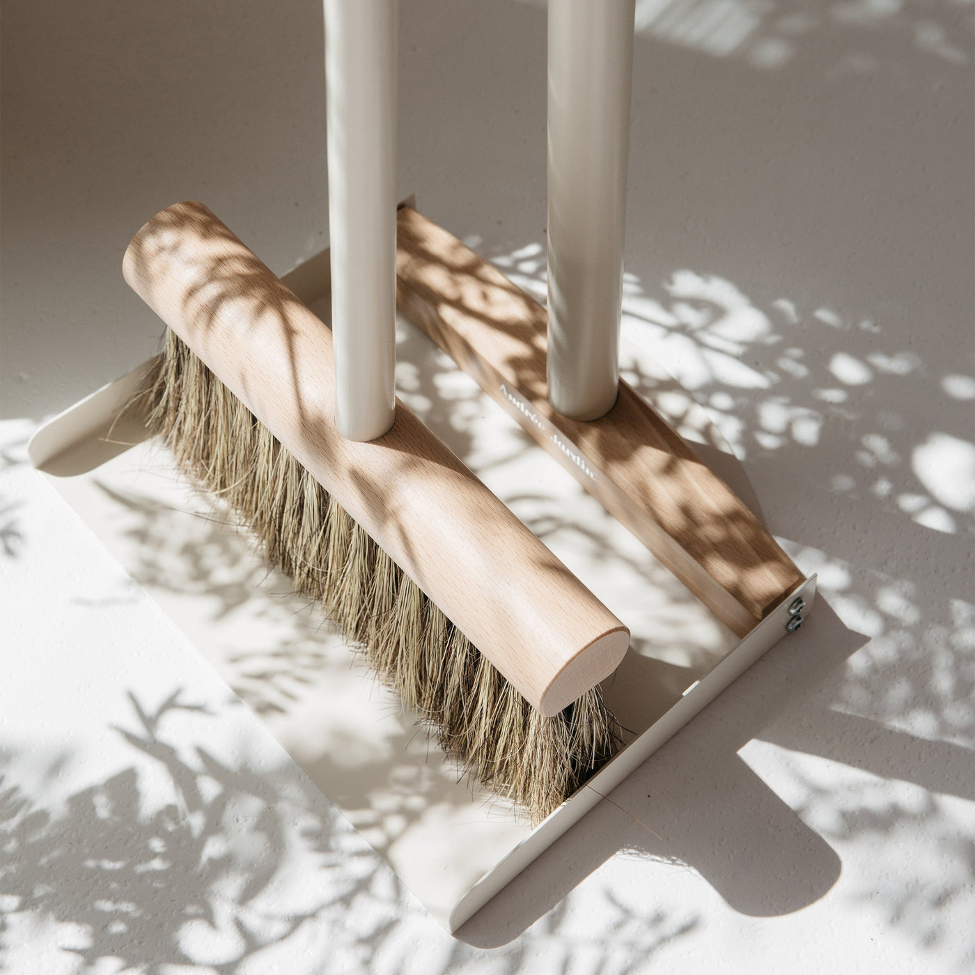 Clynk Natural long handled brush & dustpan set - - Andrée Jardin